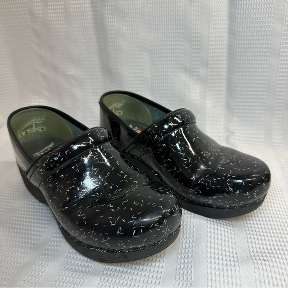 Dansko | Shoes | Dansko Xp 2 Black Sparkle Fleck Clogs Women 39 Eu U85 ...